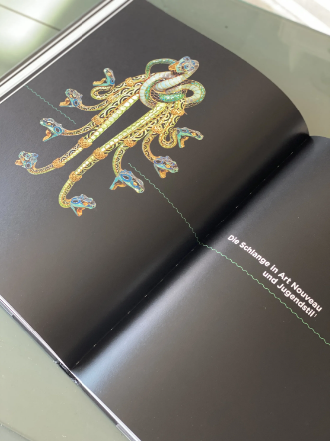 Serpentina: Snake Jewellery from Around the World (English and German ...